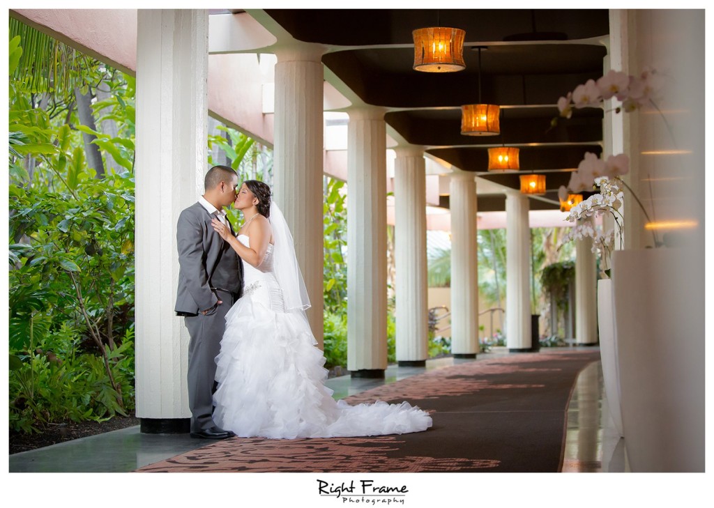 The Royal Hawaiian Hotel Wedding Helumoa Garden | Right Frame Photography